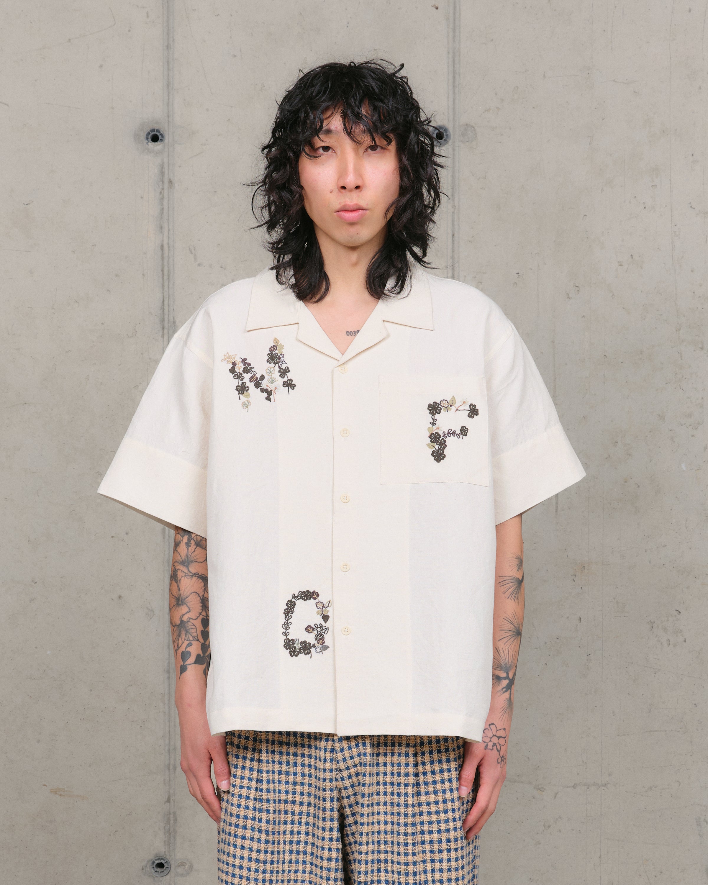 Greetings Shirt SS - Ecru Clover Embroidery – Story mfg.